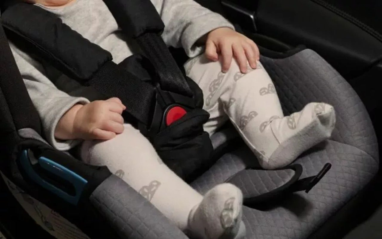 Curitiba: Bebê de 1 ano morre após ser esquecido no carro do pai por 4 ...